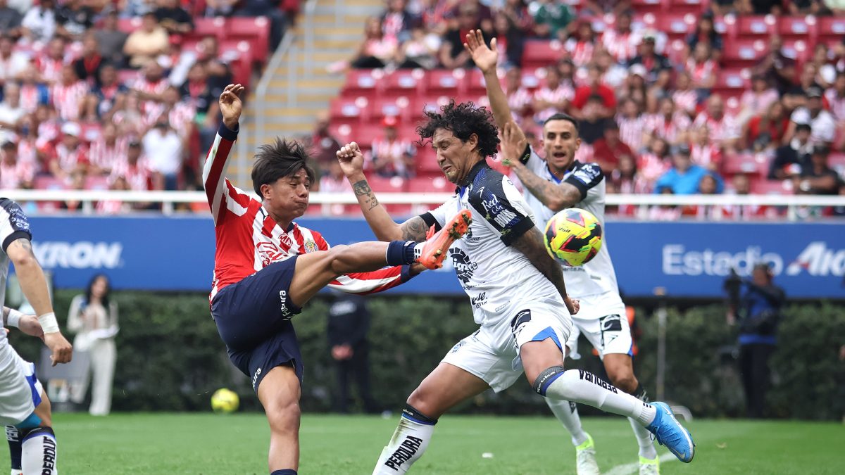 Chivas Struggles Continue: A Draw Against Querétaro Leaves Fans Concerned