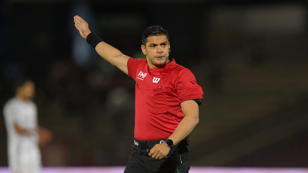 Controversy Erupts: Rookie Referee Takes the VAR Spotlight in Cruz Azul ...
